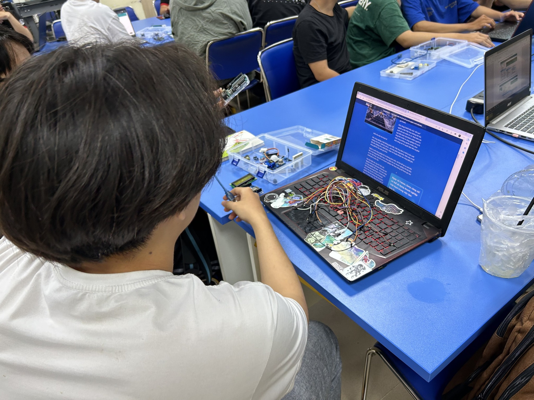 Khoa MMT&TT khai giảng lớp IoT Training năm 2023 – UIT.NC