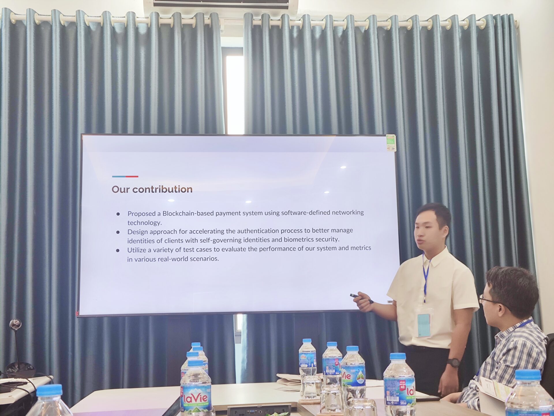 Sinh viên Khoa MMT&TT trình bày bài báo khoa học tại Hội nghị quốc tế ...